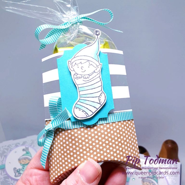 Table Favours With Hashtag Elfie - Queen Pip Cards